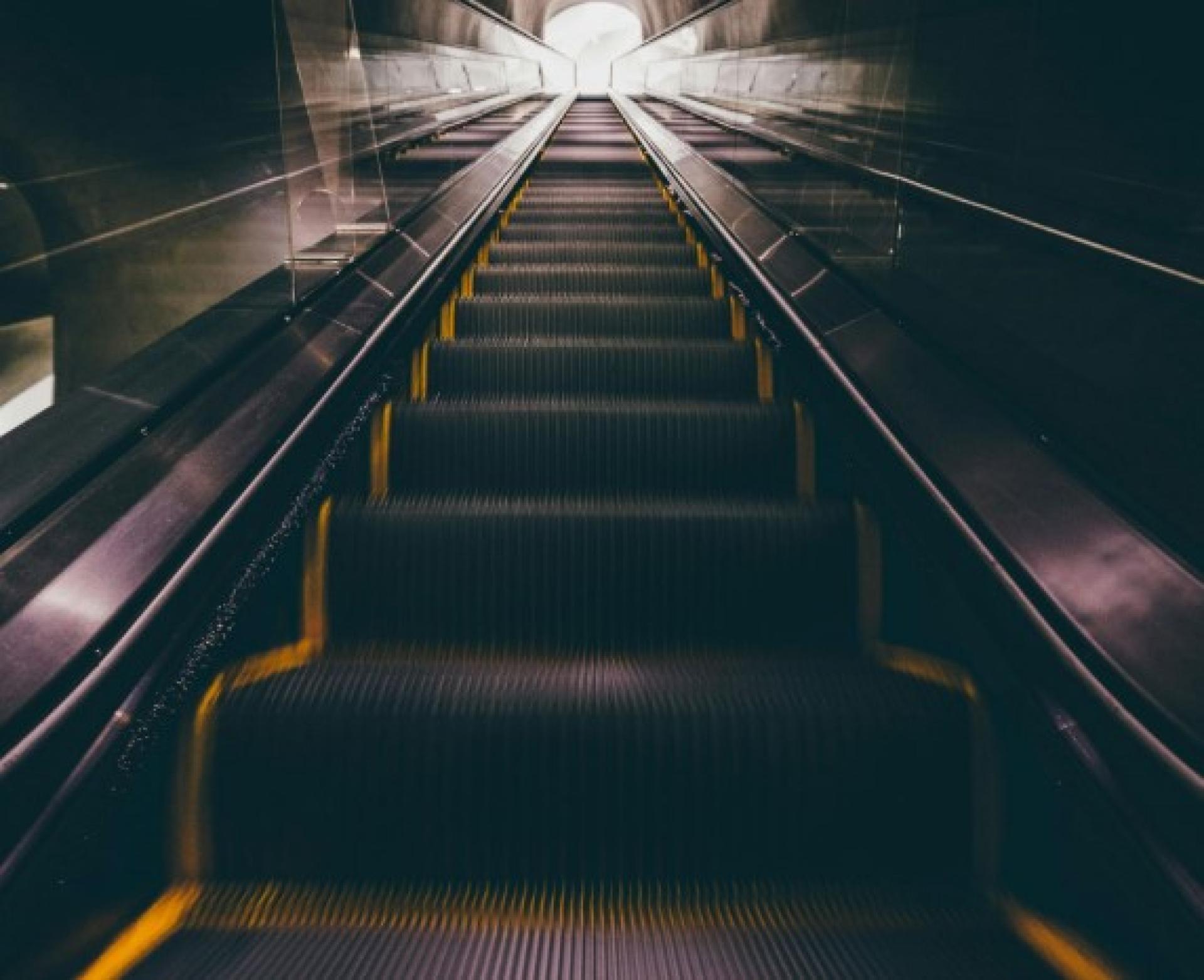 Stroller Falls from Escalator, 2-Year-Old Boy Injured - United Daily News