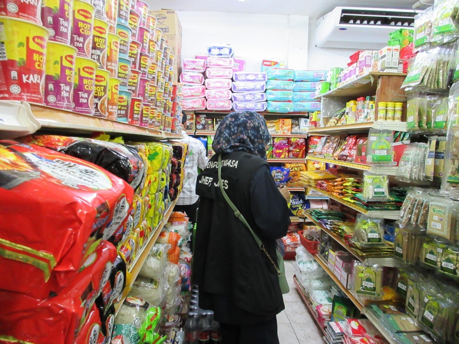 A Shop in Tutong District Warned for Overpriced Edible Oil - United ...